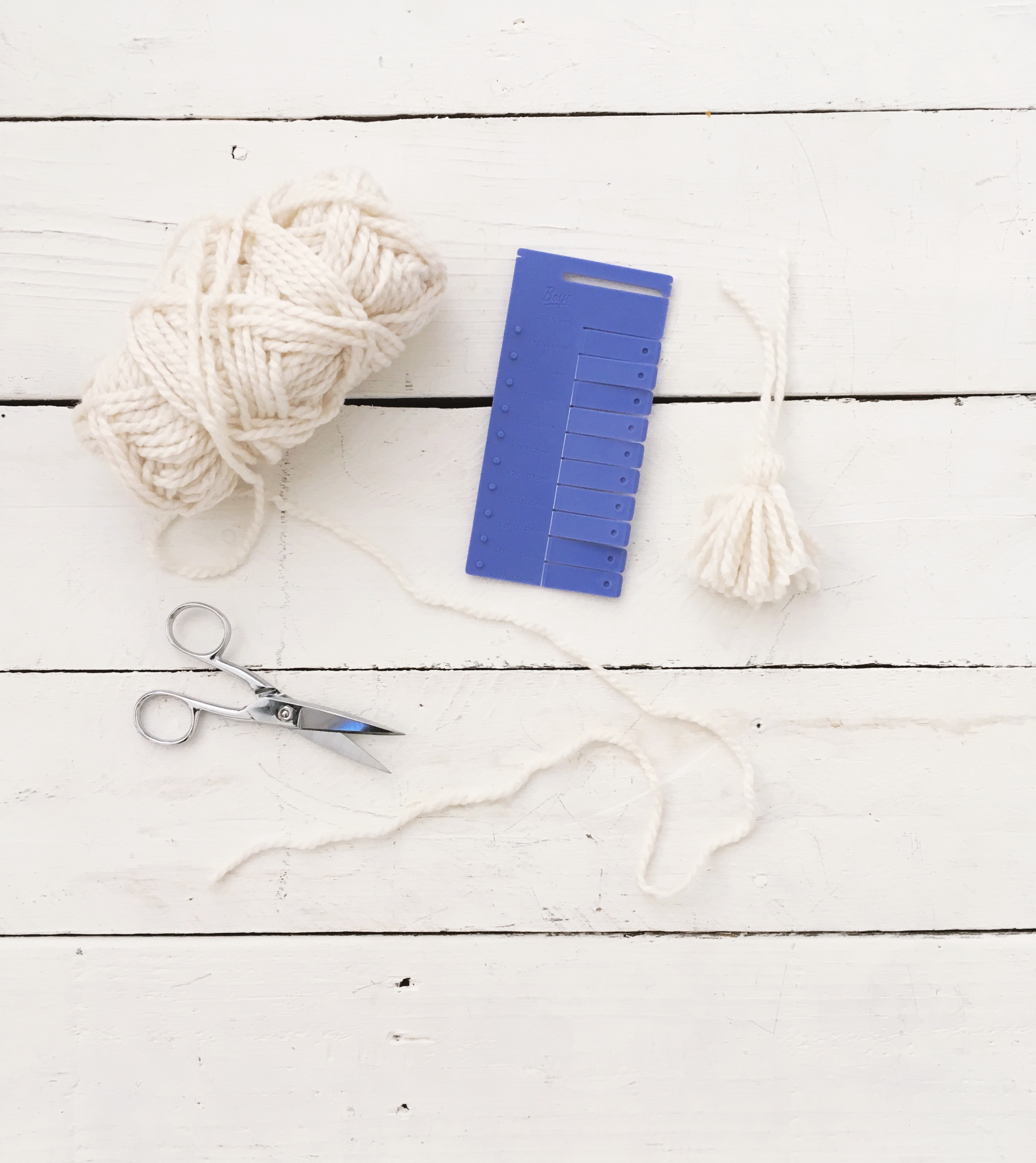 DIY Yarn Tassel Tree – the dotted bow